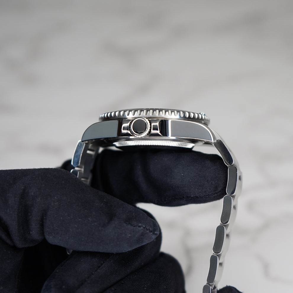 40mm Signature Black Dial No Date Sub Style Diver Custom Seiko NH35 Mo – Aventura Watch Mods